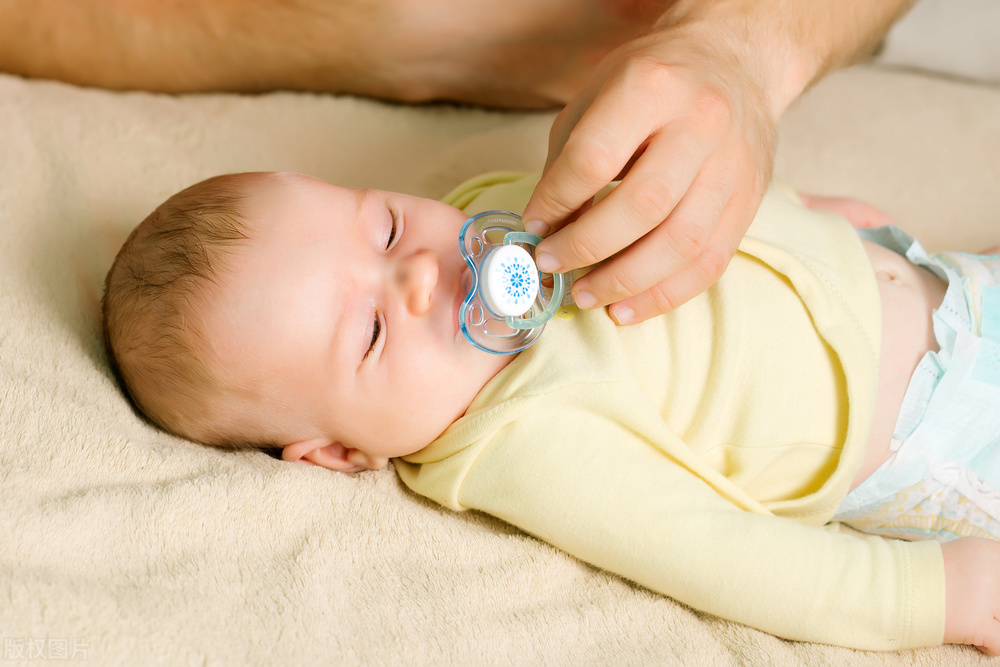 The correct way to open the pacifier! - iNEWS