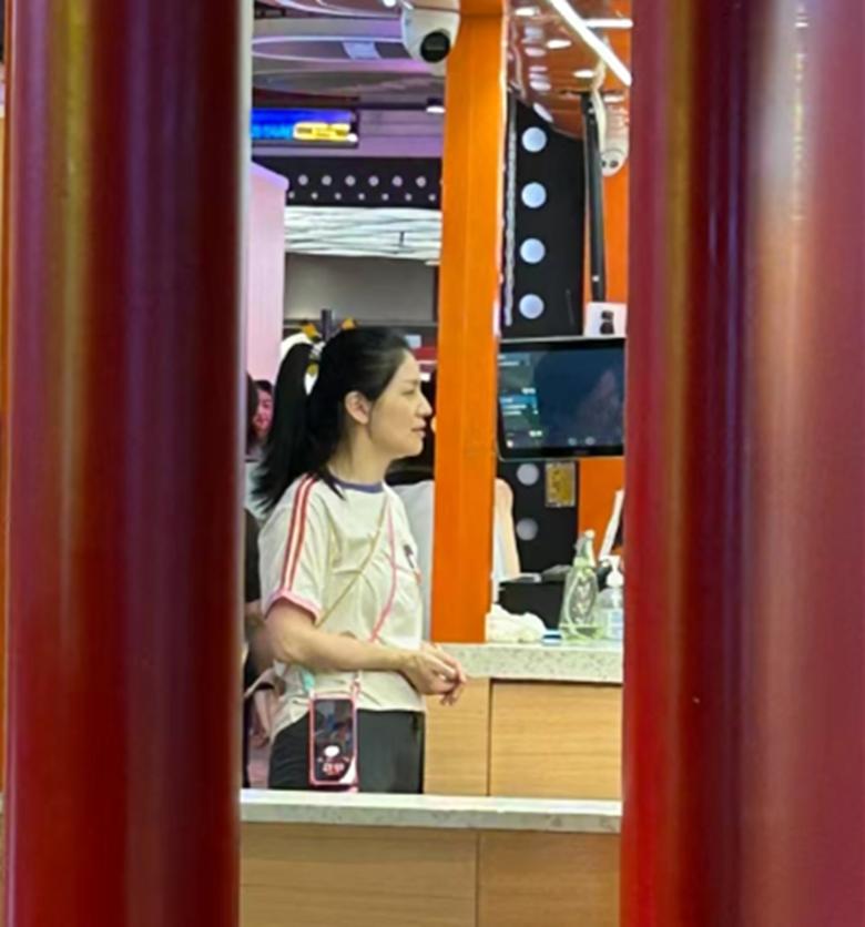 Sha Yi's family was photographed eating, Hu Ke's face is dry, and her ...