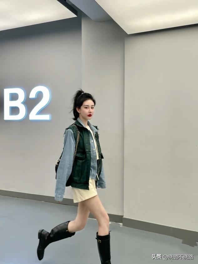 Suddenly a pair of shoes became popular and called: "Liquid Boots ...