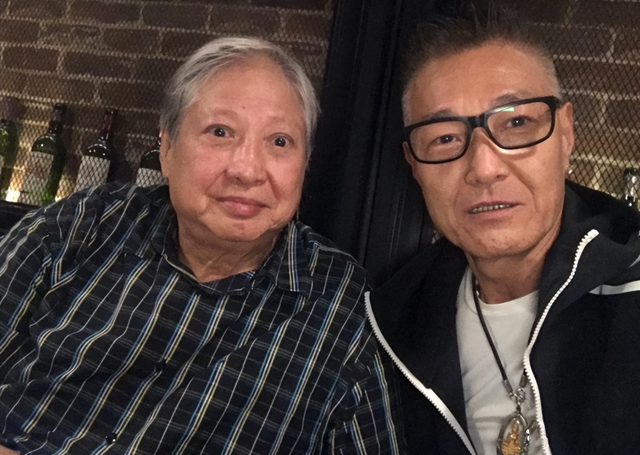 70-year-old Sammo Hung appeared without makeup, with white hair and ...