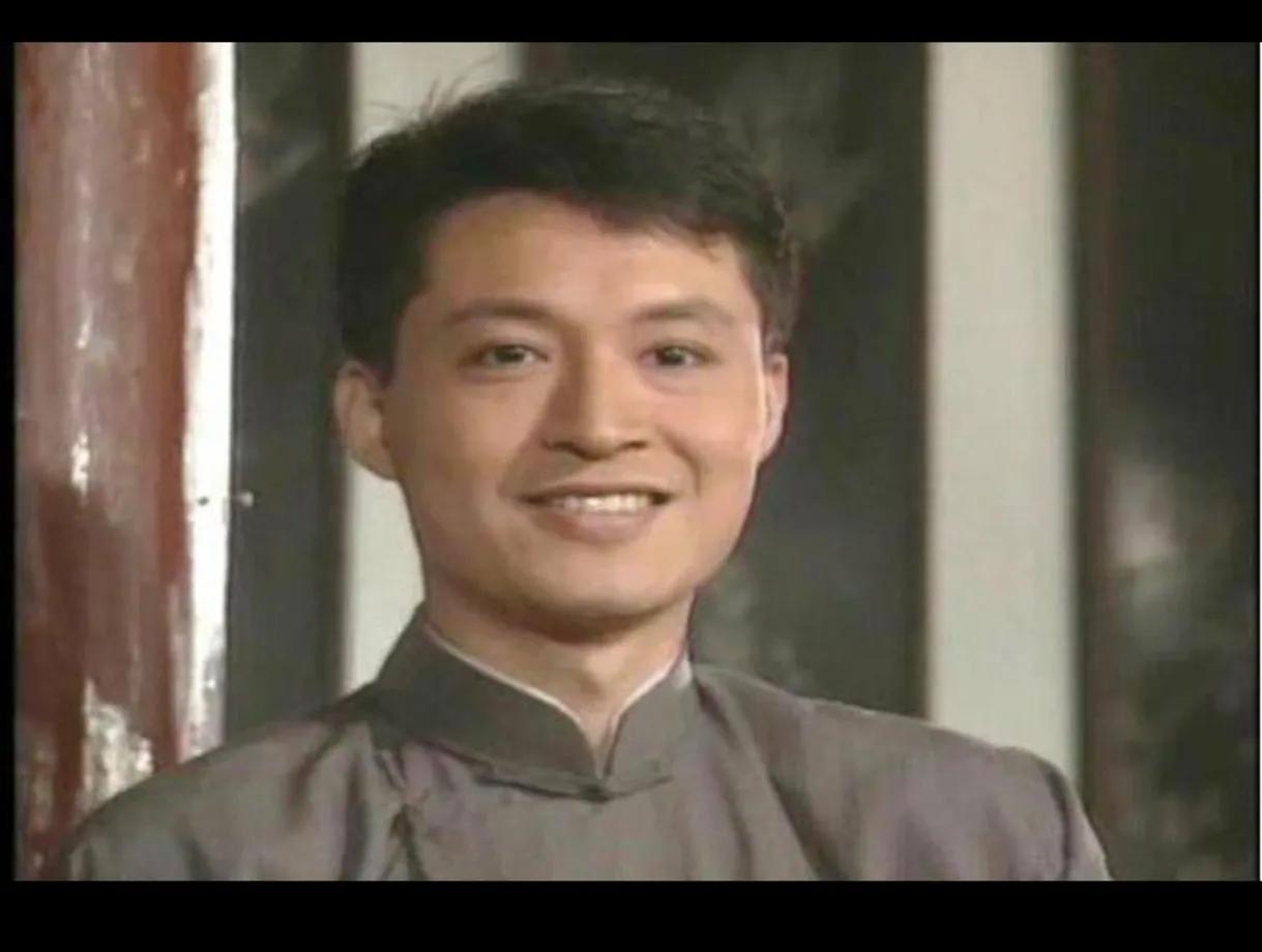 "Green Riverside Grass", it is enough to meet He Shiwei in life - iNEWS