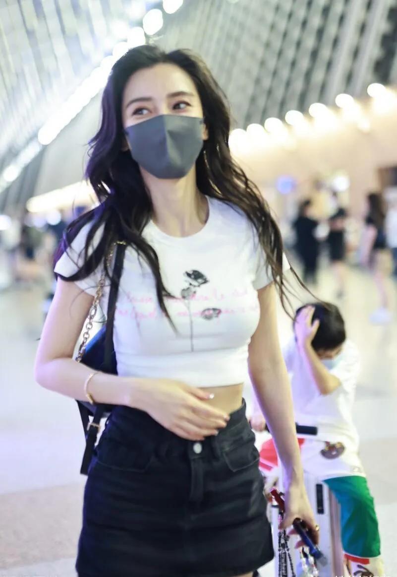 Baby Yang Ying took her son to Paris to participate in the fashion show ...