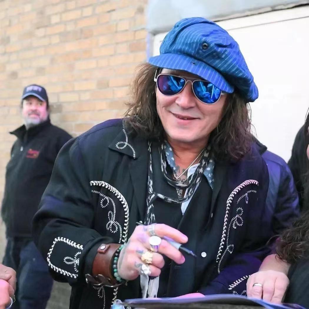 Johnny Depp's appearance has changed, shaved off the beard that has ...