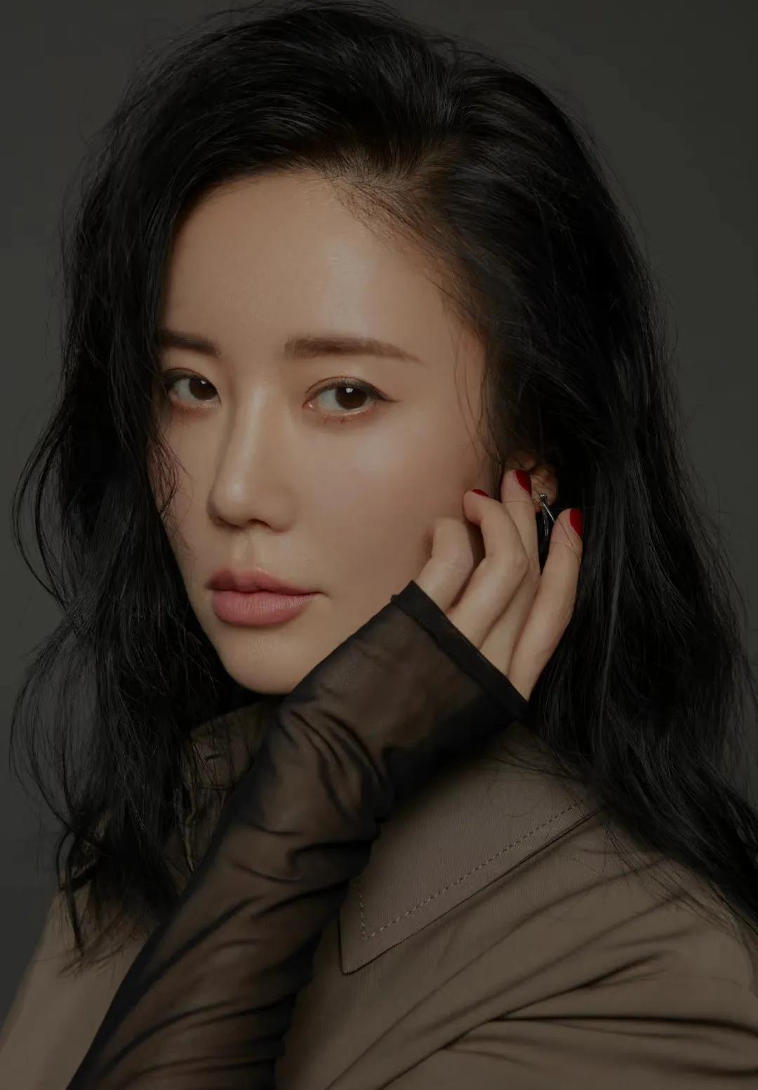 Sexy and charming - Zhang Tong - iMedia