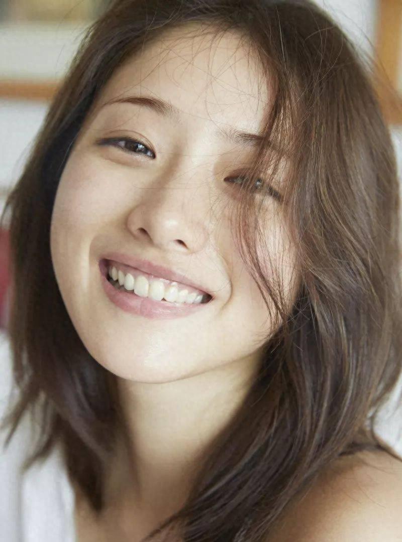 Japanese girl! 36-year-old Satomi Ishihara is so sweet and cute that people will be heart ...