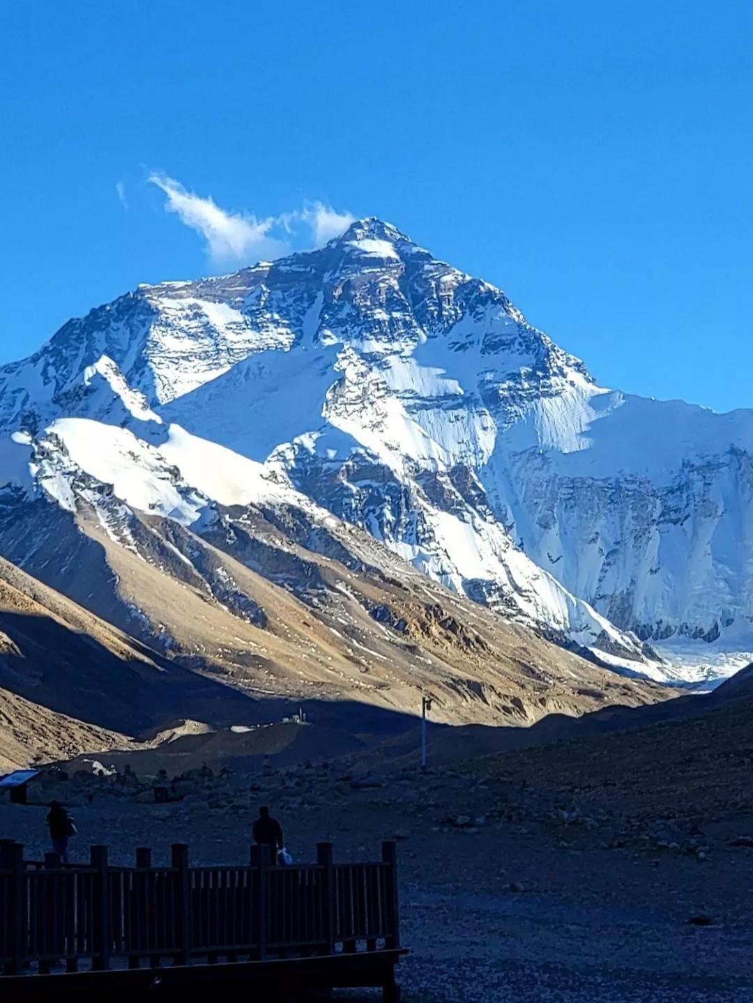 Mount Everest, the highest mountain in the world, the largest "open-air ...