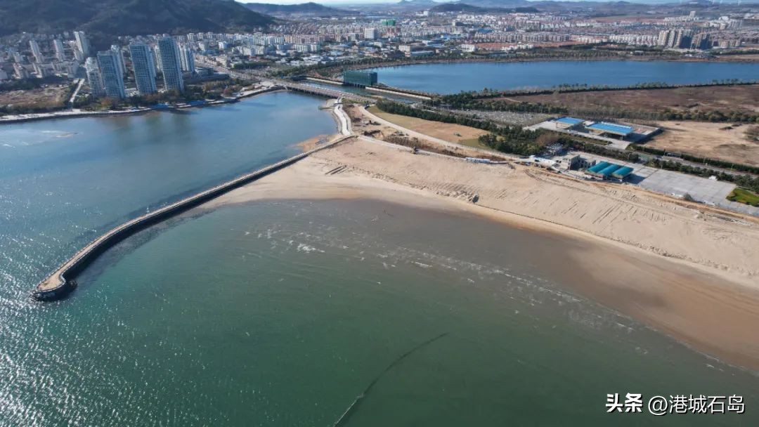 On the big beach, dig and dig and dig... - iNEWS