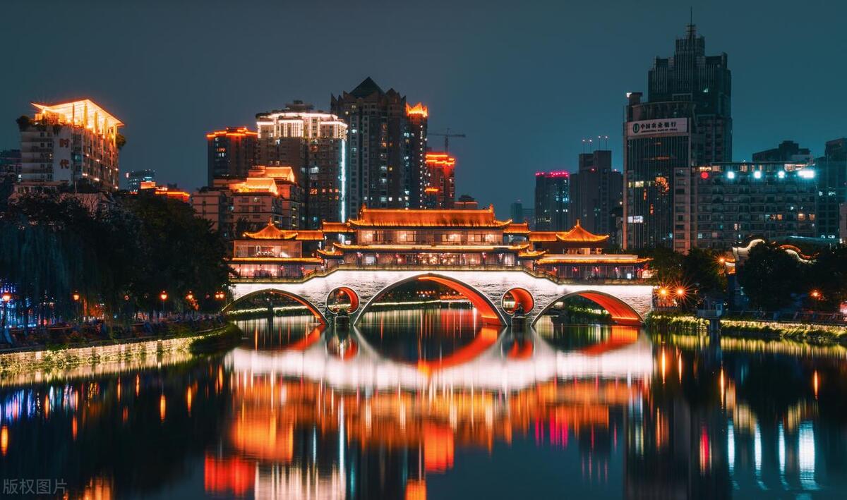 Chengdu, not only has food and pandas, but also more beautiful at night ...