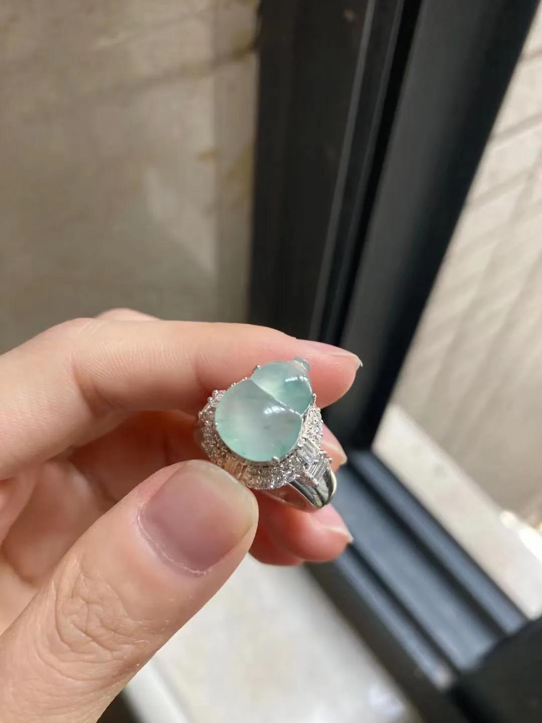 Share a blue sky gourd - iNEWS