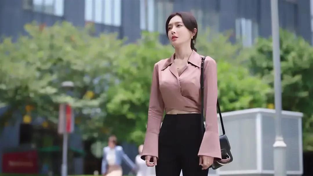 Qin Lan's beauty is against the sky! When I was young, I mistook Xiao Qiang for a goddess! - iNEWS