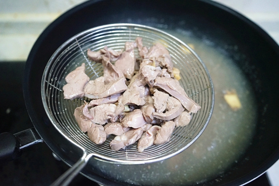 The fragrant stir-fried pig heart is not difficult to make at home, and ...