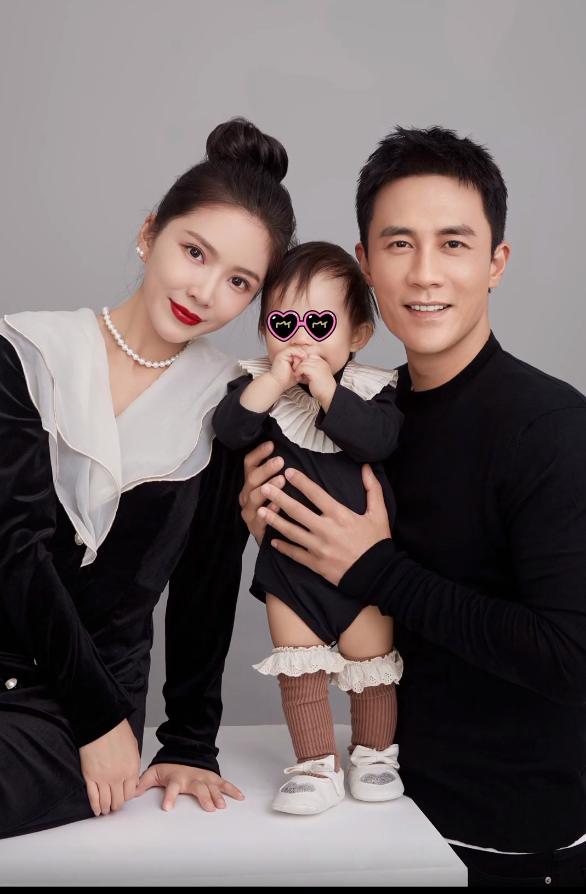 Du Chun got married and became a daughter slave. His 1-year-old ...