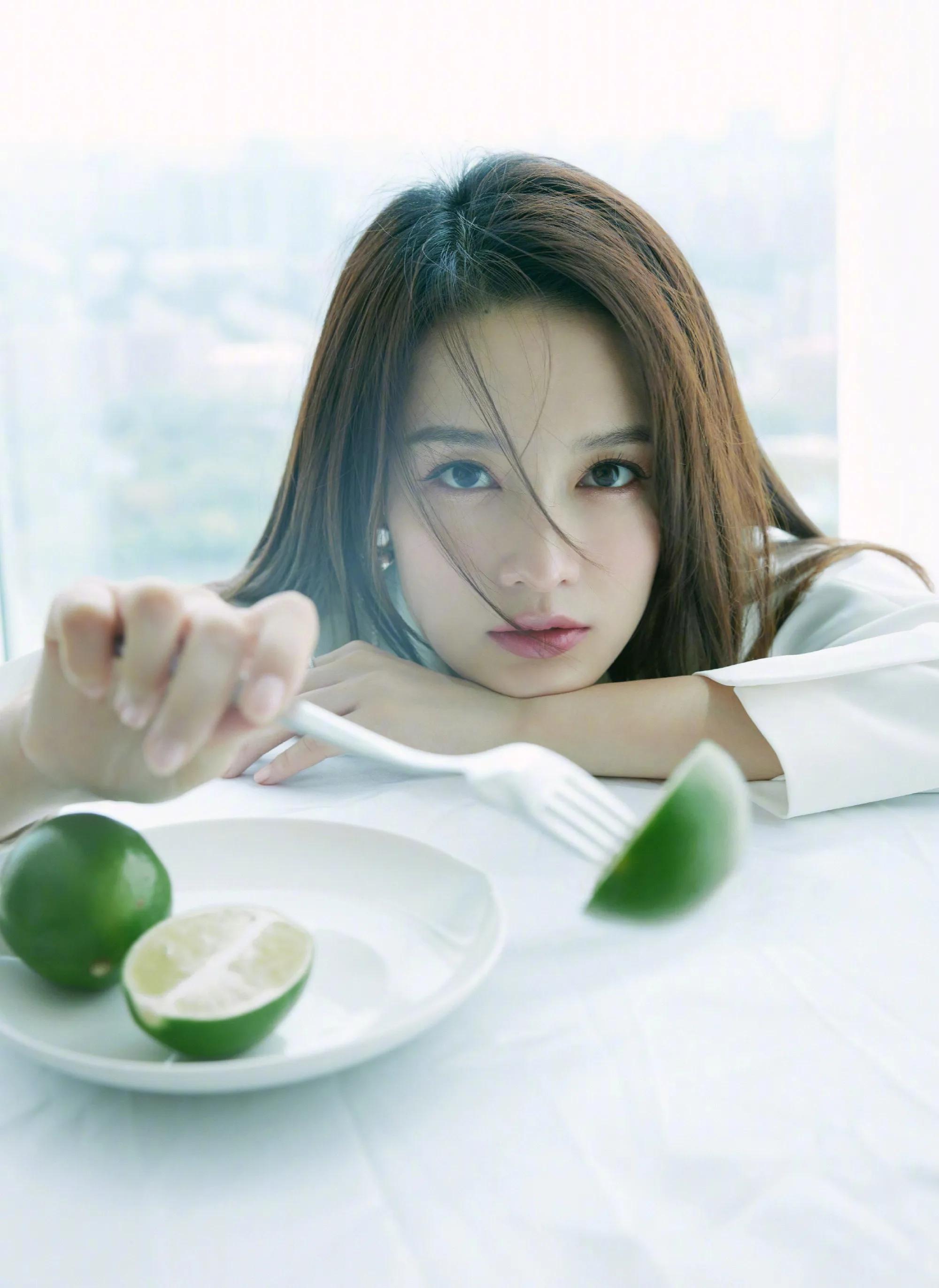 Gao Yan, low-key, next door girl---Li Qin - iNEWS