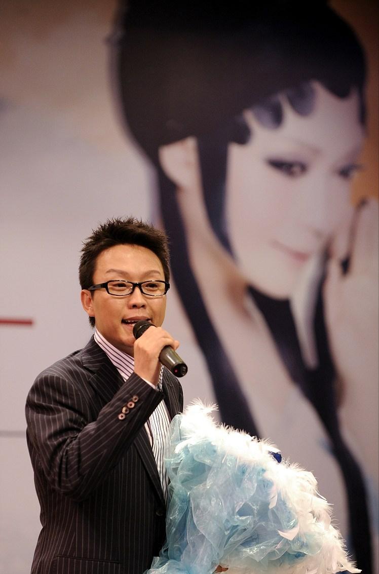 Well-known singer Li Yugang became a judge of the PDD fan club ...