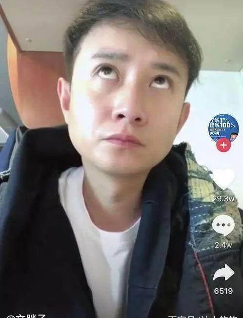 The article gained weight and lost hair. At the age of 34, he became a ...