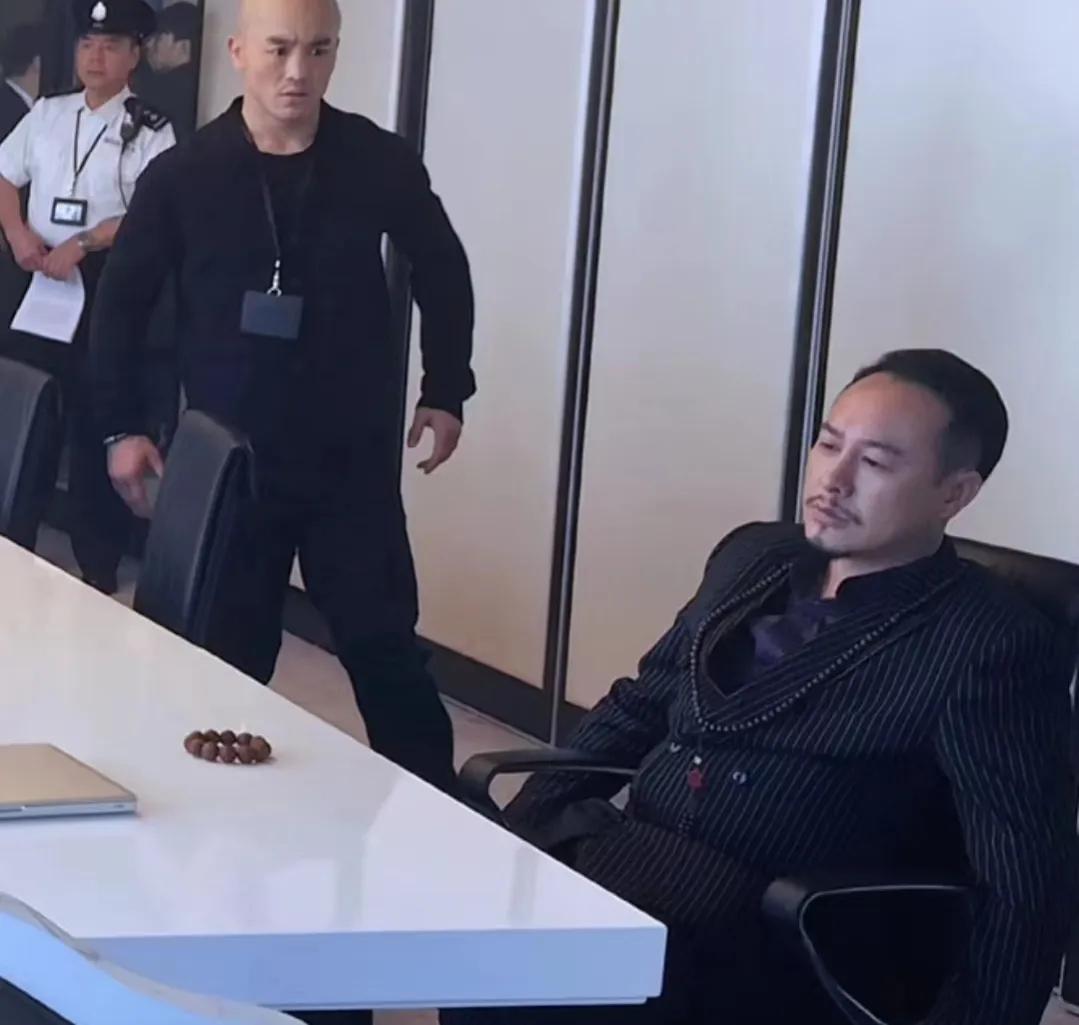 The well-known monk Yilong went back to Shaolin Temple to see his ...