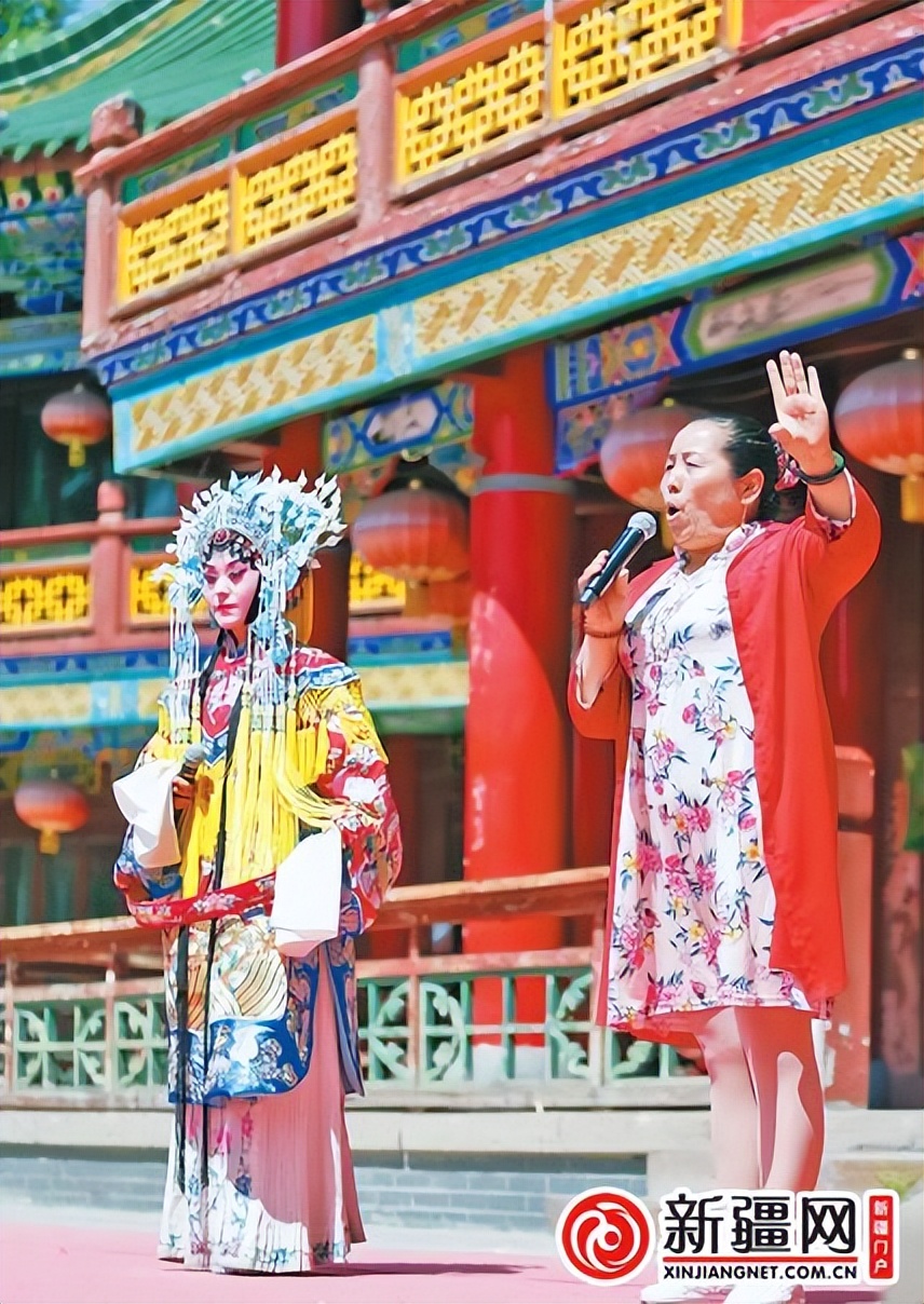 Urumqi: Roaring in front of the Chaoyang Pavilion, the Qin Opera Opera ...