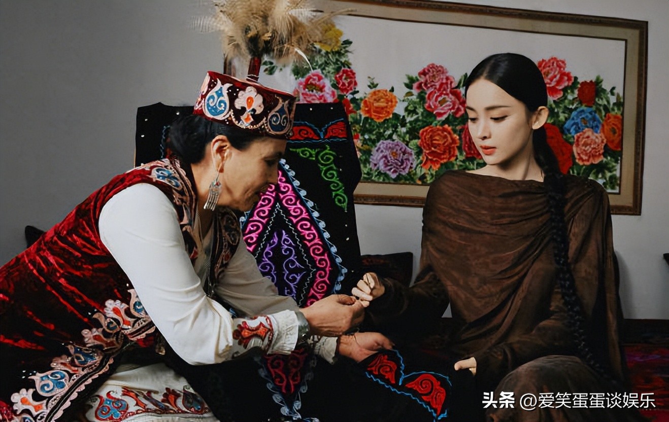 Nazha's latest cover photo was exposed, wearing national costumes and ...