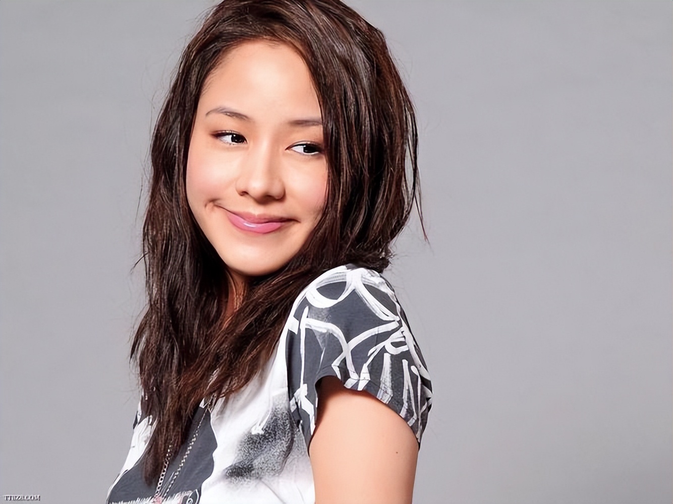 The 44-year-old actress officially announced her divorce! Living far ...