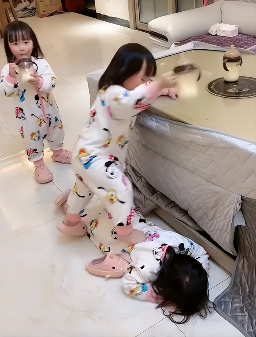 The three daughters of the Hu family: the "most harmonious" triplets on ...