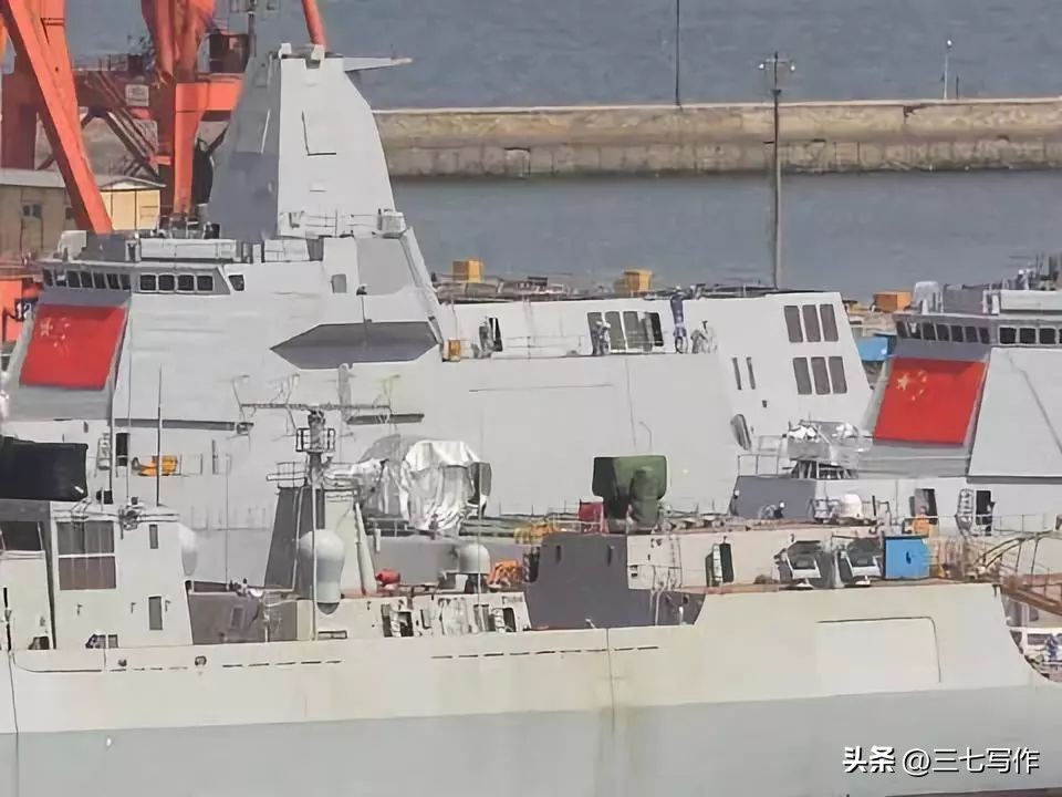 Catch up with China! The 055B ship will be launched with a full row of 15,000 tons of ...