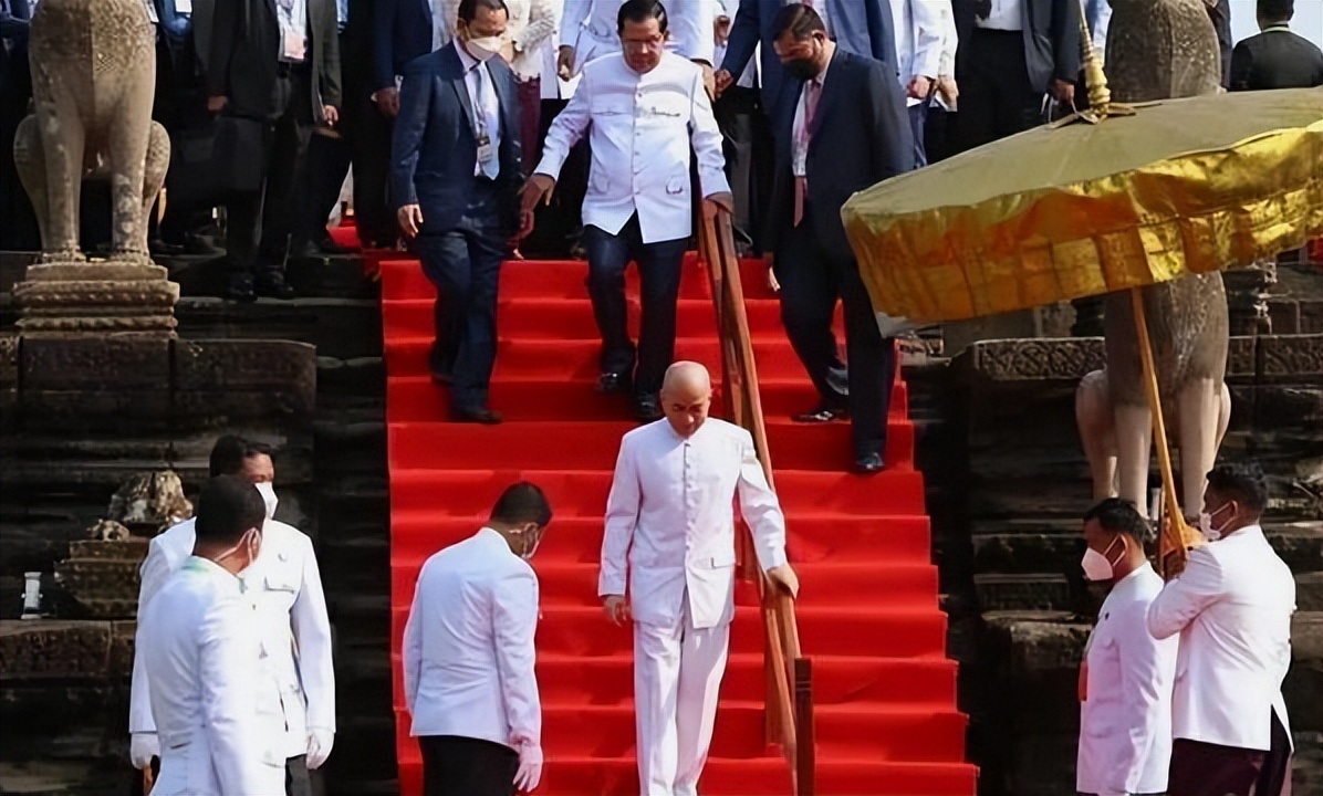 Hun Sen resigned and went to the palace to meet the king. Netizens ...