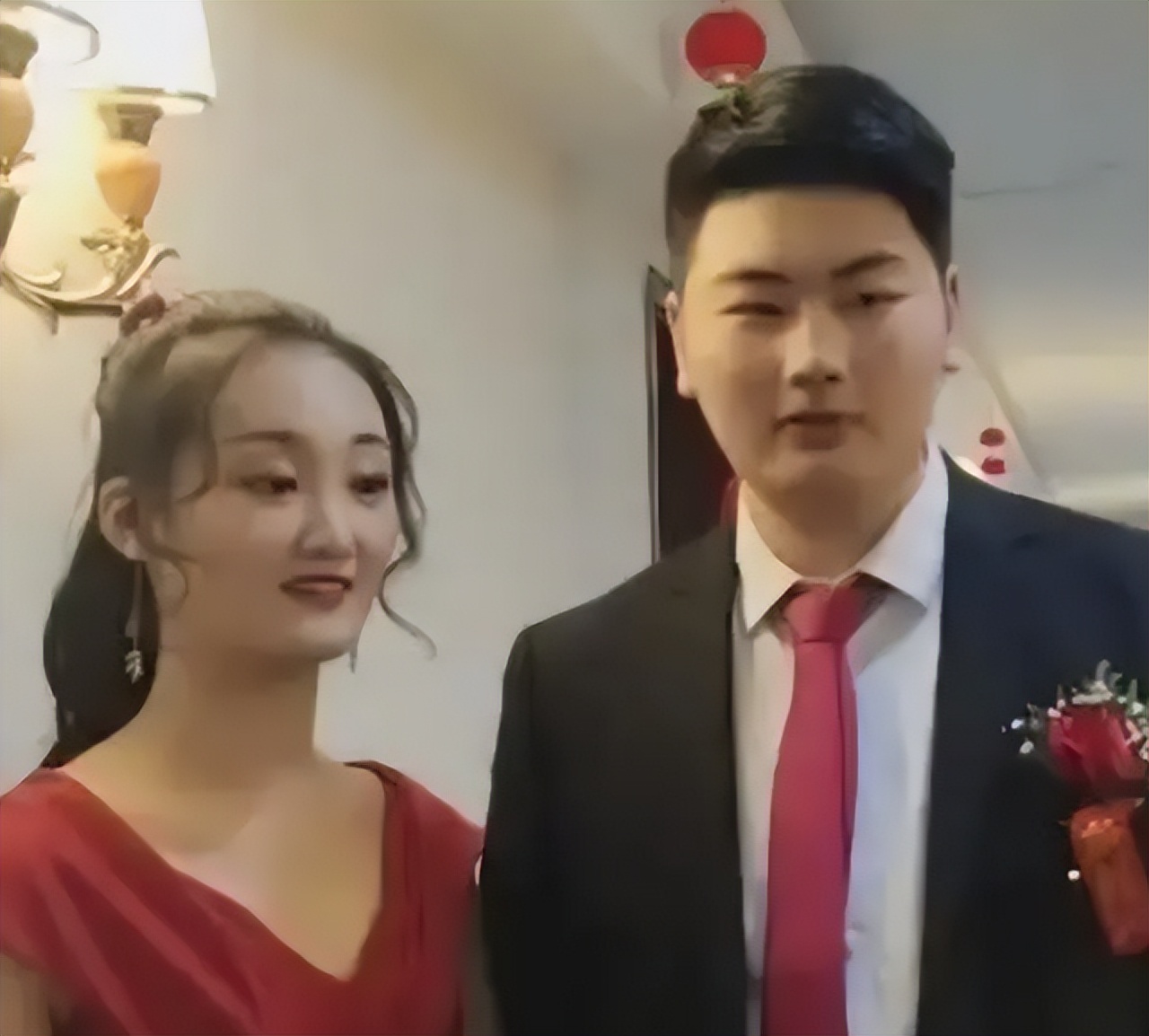 Less than half a year after the divorce, Zhu Xiaowei is engaged to a ...