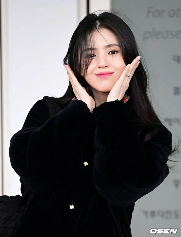 Korean movie star Han So Hee wears a black outfit, with fair skin and ...