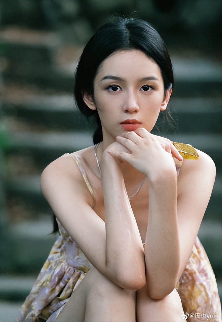 People in the circle are praising Zhou Ye's face for being beautiful. - iMedia