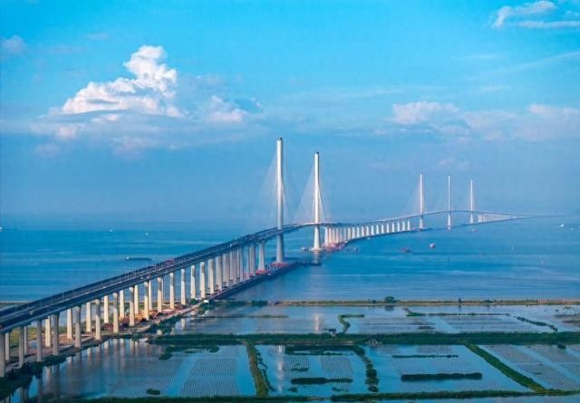 Huangmaohai Cross-sea Channel Completes Steel Deck Paving of Gaolan ...