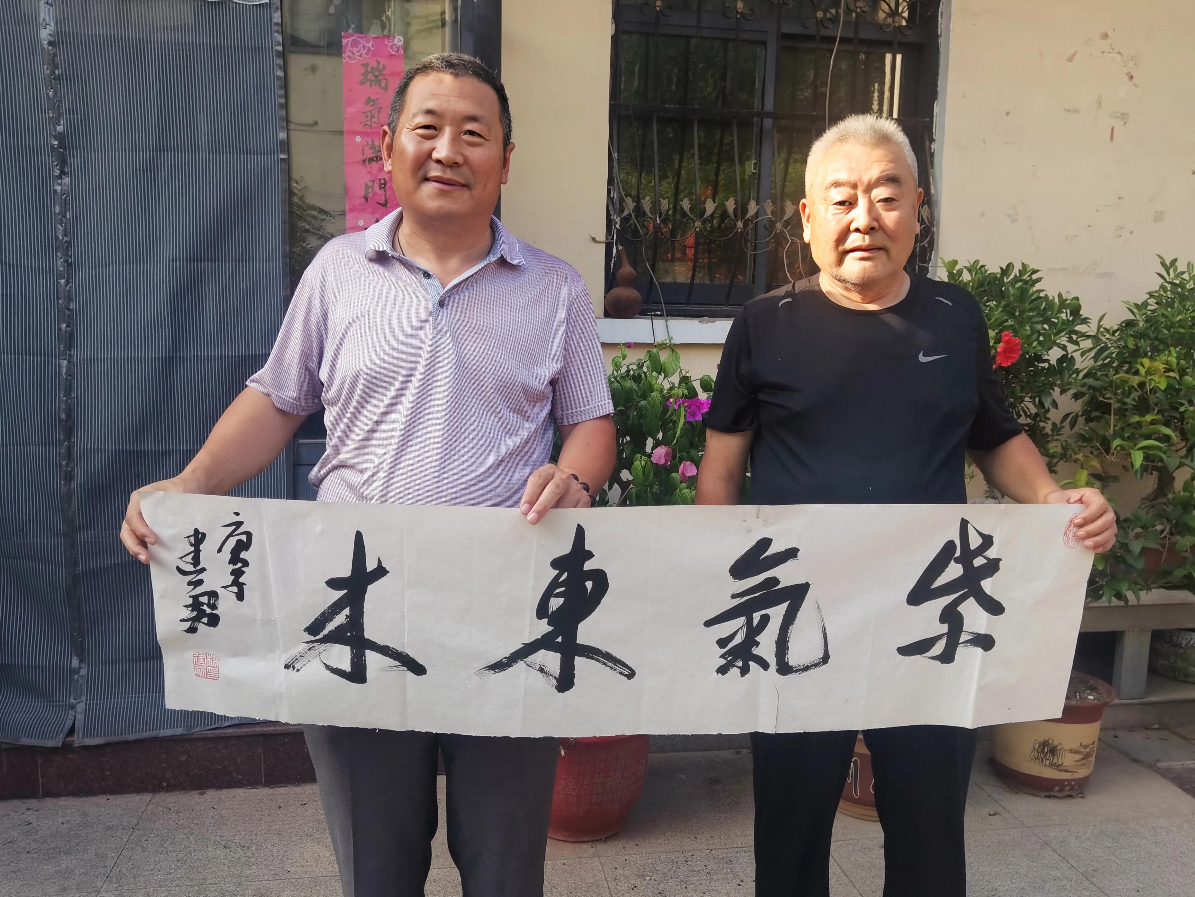 Calligrapher Mr. Yang Jianyong is visited in the hometown of ...