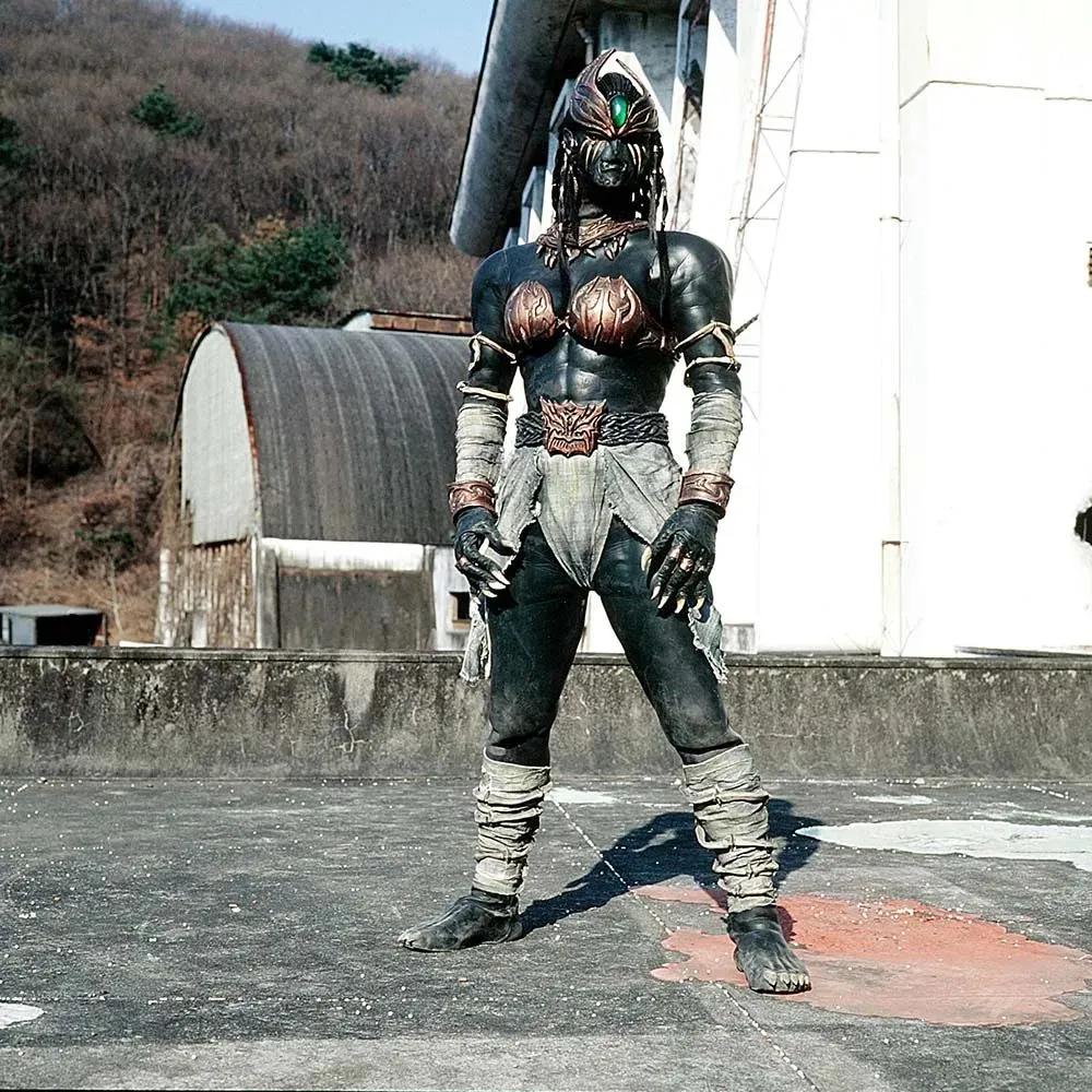 Kamen Rider Kuga Monster 1 - iNEWS