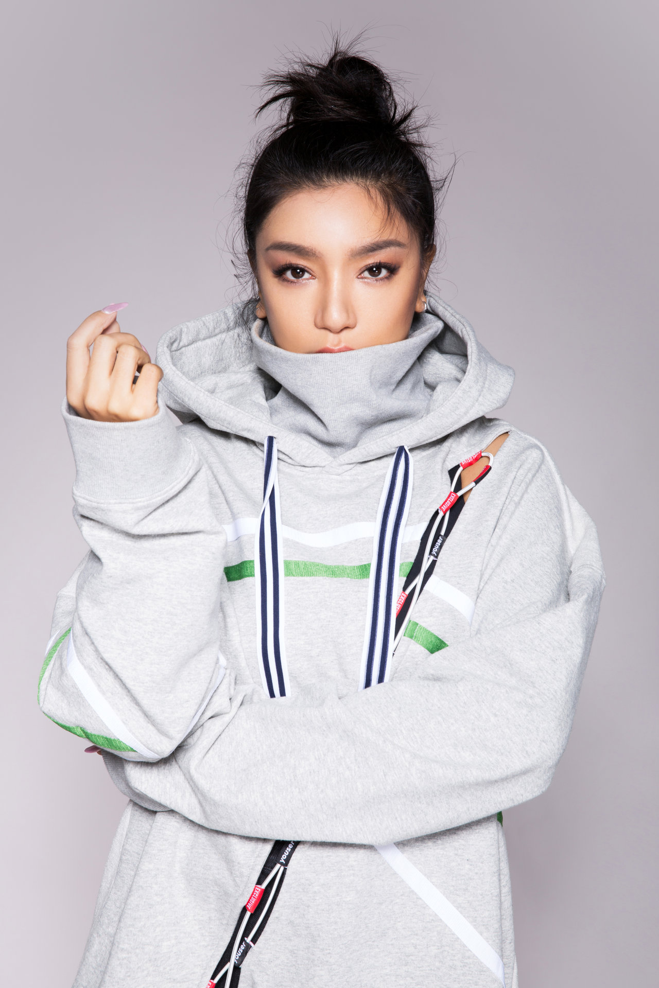 Take stock of those classic stars in "Sister Lang"! Age is not a ...