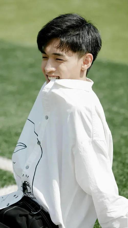 Qin Xiaoxian, turned out to be a cross talk actor, an apprentice of Guo ...