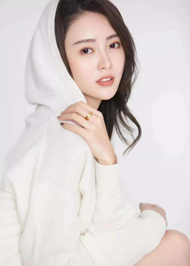 Sun Xiaolun, post-95 female star - iNEWS