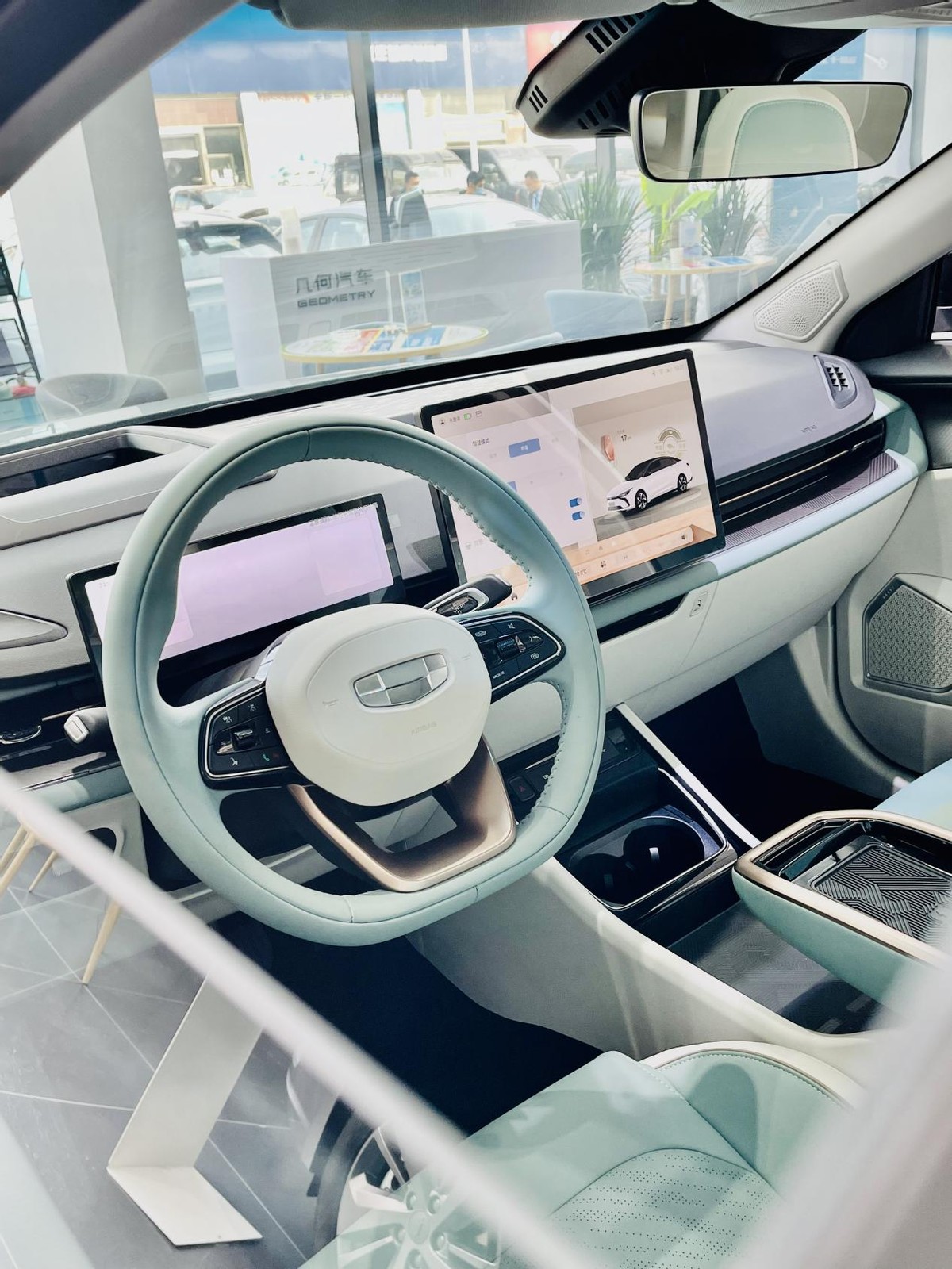 Easy to drive is not only faster than the speed, the tram control ...