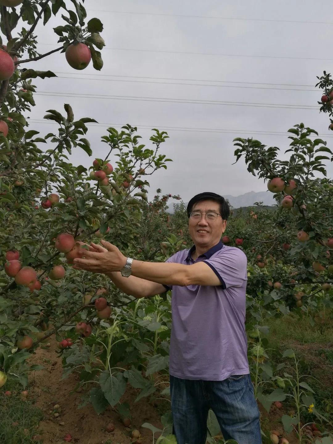 Bravely Appreciating Outstanding Poet Du Guangchen - iNEWS
