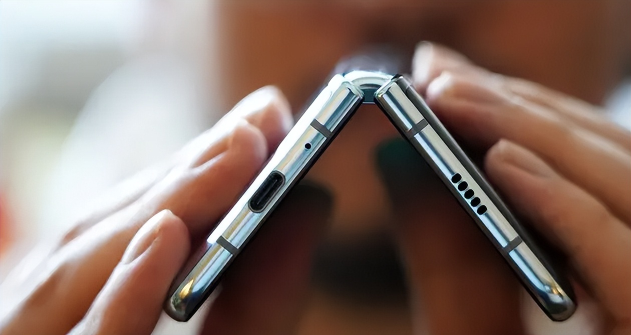 Folding screen mobile phone: a balance between infinite possibilities ...