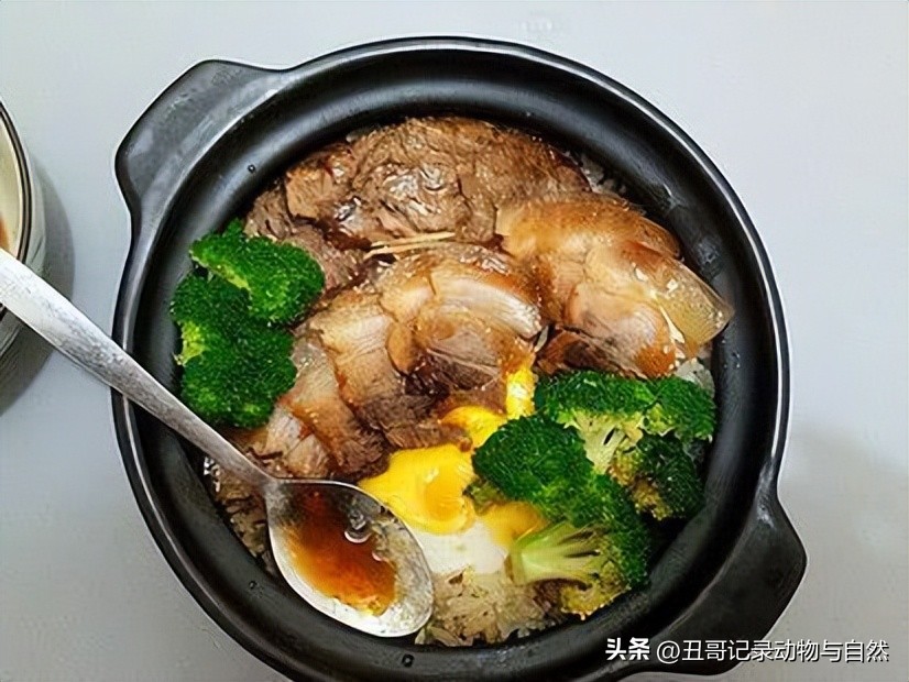 Recipe of Beef and Bacon Shuangpin Claypot Rice - iNEWS