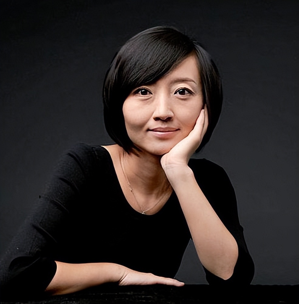 CCTV's most beautiful reporter, Chai Jing, has gone from being the head ...