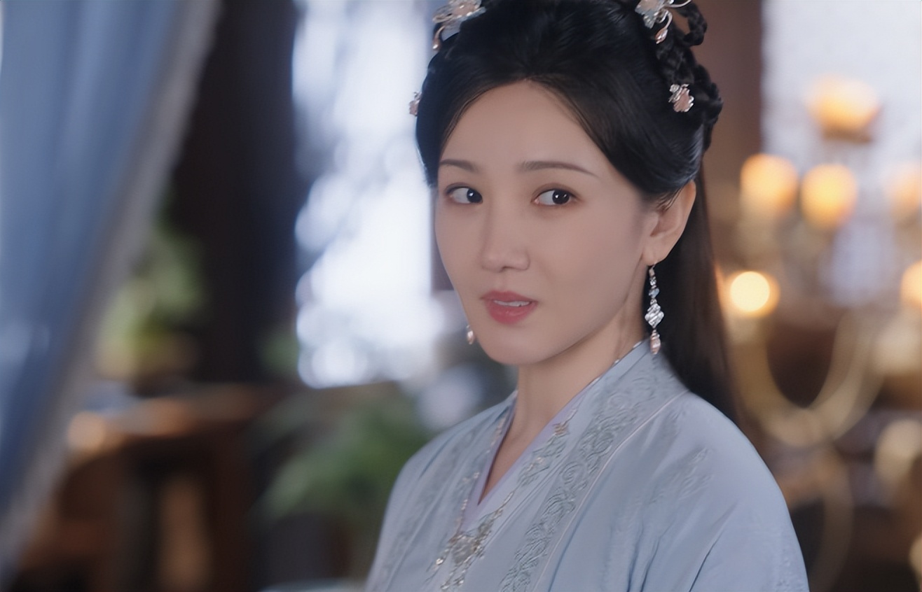 Qingqing's daily life: The ruthless character shows his feet ...