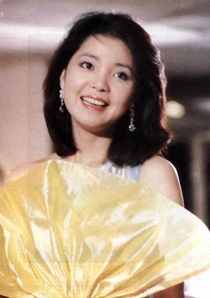 How strong is Zhang Qiang when she crushed Teresa Teng at her peak and ...