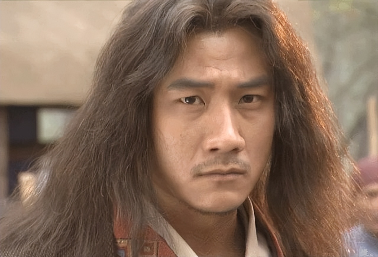 Wang Yuyan and Menggu fell in love with Qiao Feng, and gave birth to ...