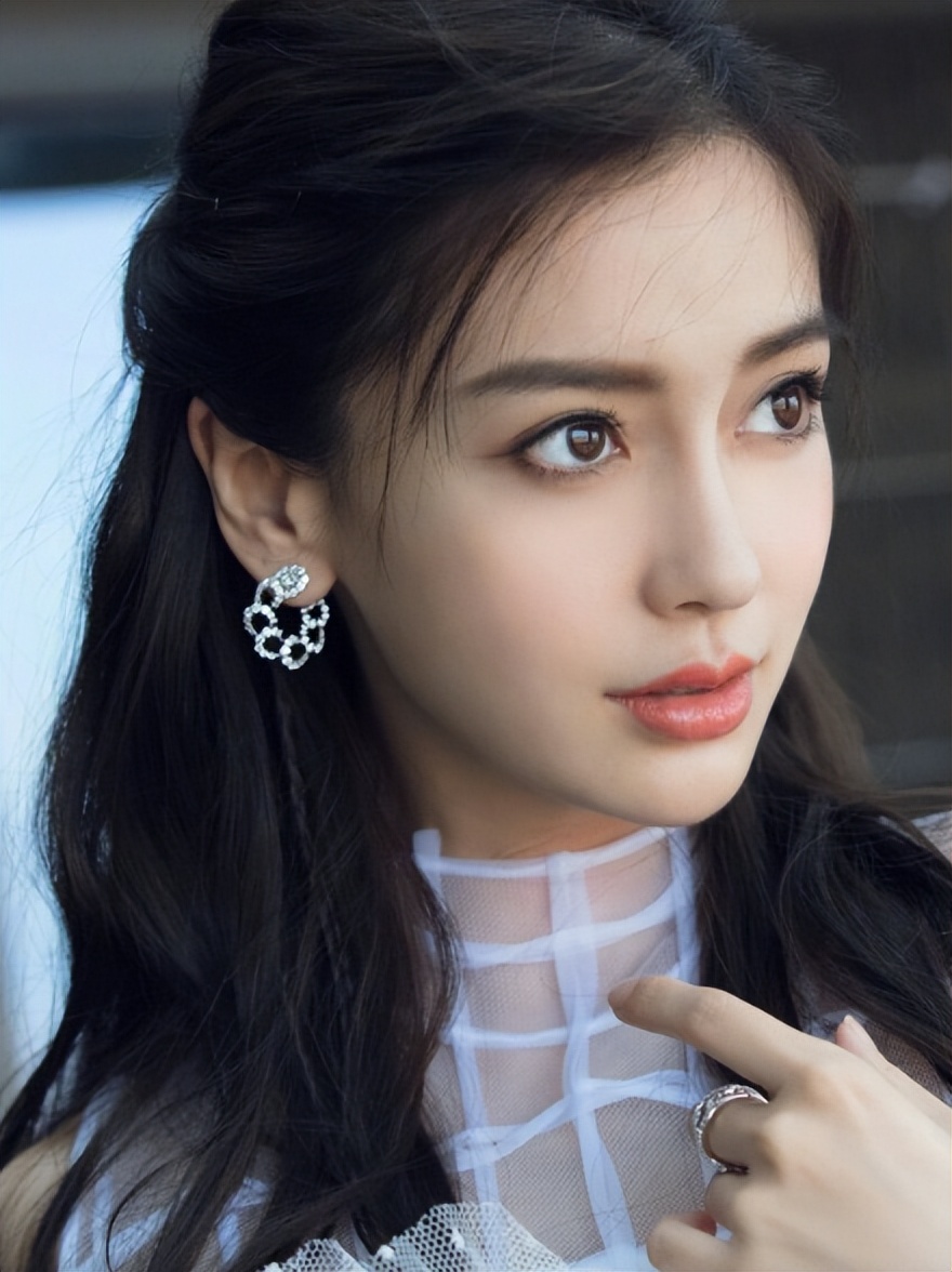 After divorcing Huang Xiaoming, why did Yang Ying die so quickly? - iNEWS