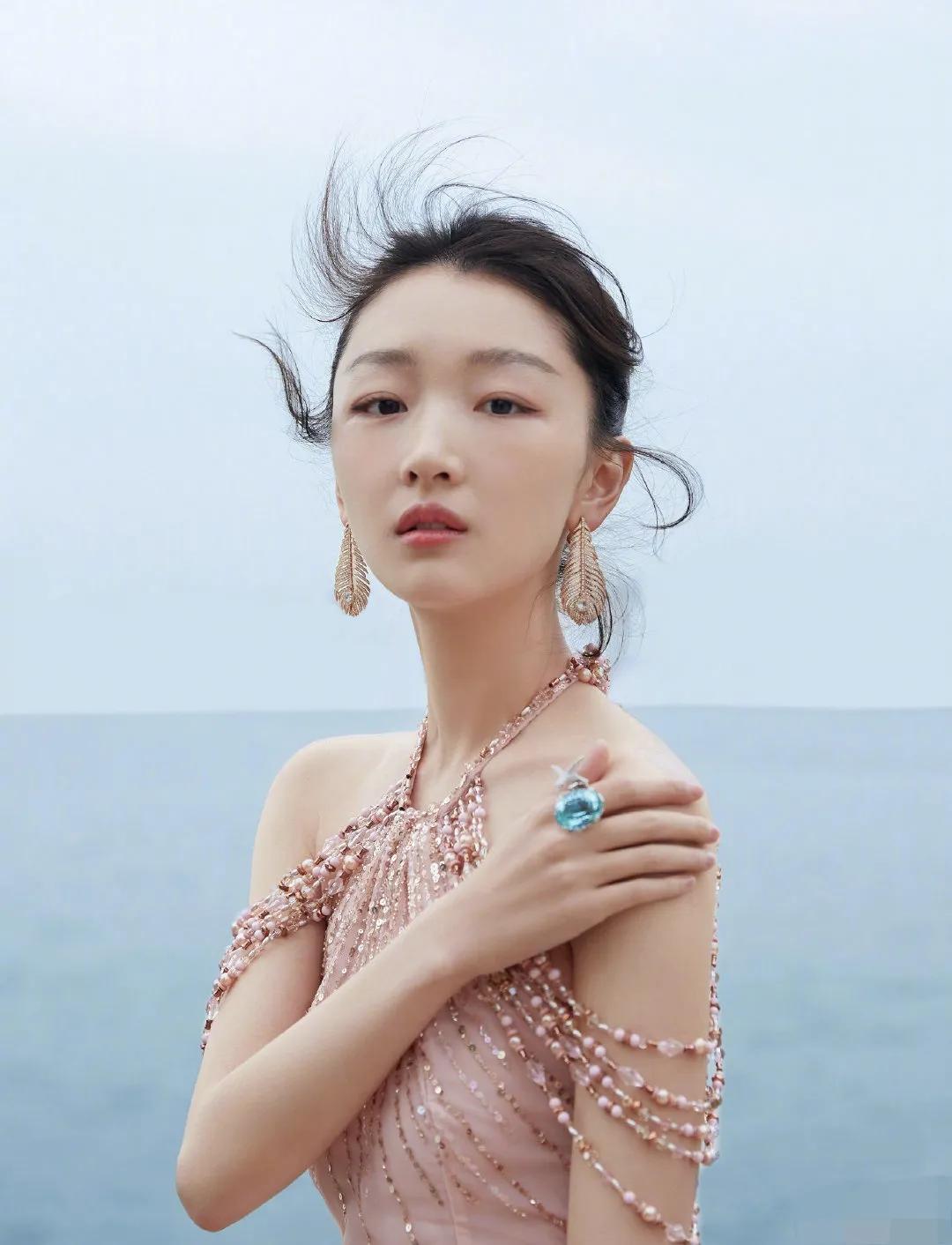 Photos of Zhou Dongyu - iNEWS