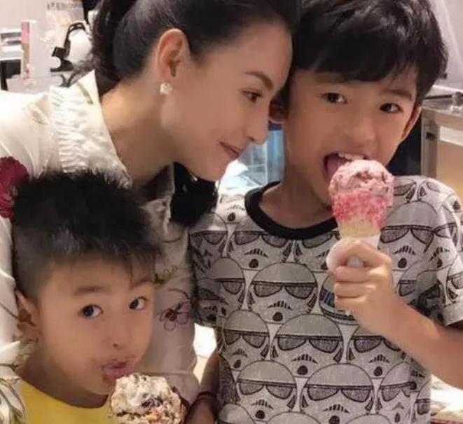 Which man did Cecilia Cheung wear a green hat for? - iMedia