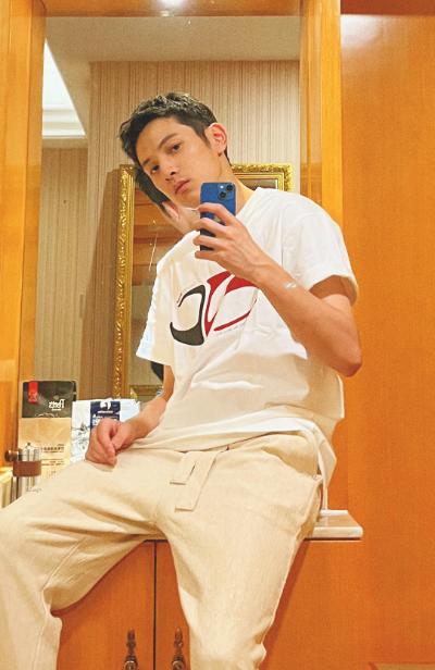 Wang Runze: "Hu Ge" from a poor family, his grandma picked up trash to ...