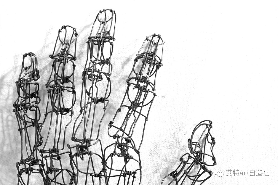 Guy - Sculpture Anatomy of Easel Art in Action - iNEWS