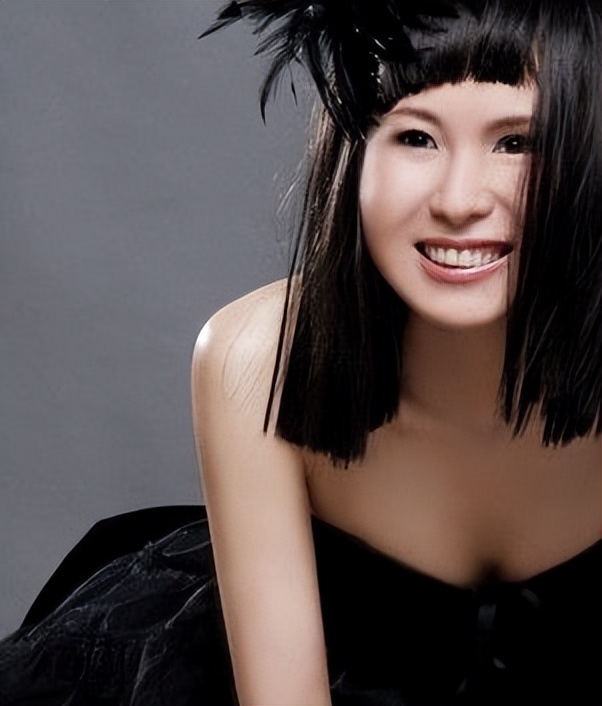 Luo Qi: At the age of 16, he became famous in the rock circle. At the age of 18, his eyes were ...