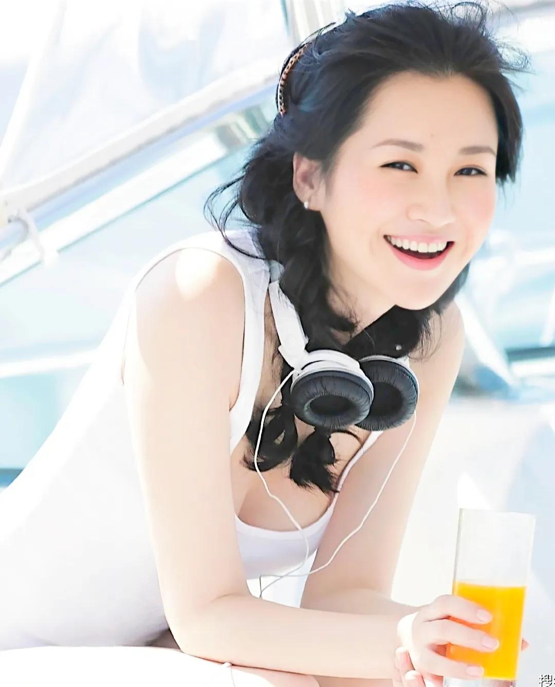 Xu Qing is full of femininity - iNEWS